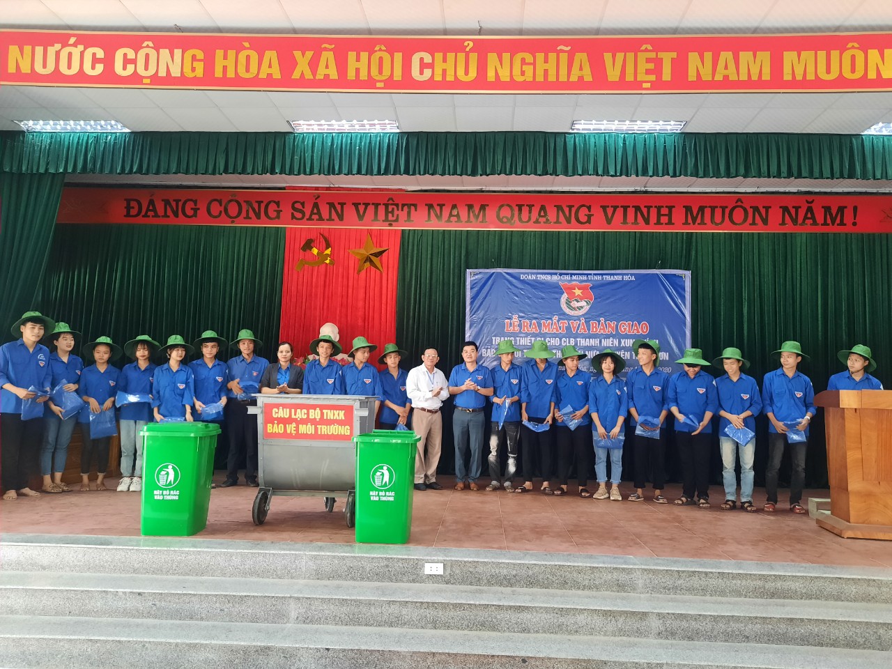 Ban Thường vụ Tỉnh đoàn tổ chức Lễ ra mắt và bàn giao trang thiết bị cho Câu lạc bộ TNXK bảo vệ ...