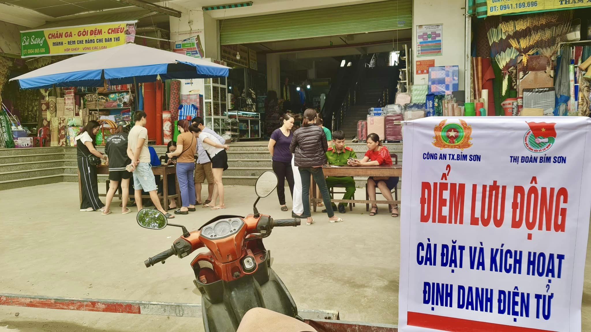 Bỉm Sơn: Hăng hái các hoạt động hỗ trợ đoàn viên, thanh niên và người dân cài đặt định danh điện ...