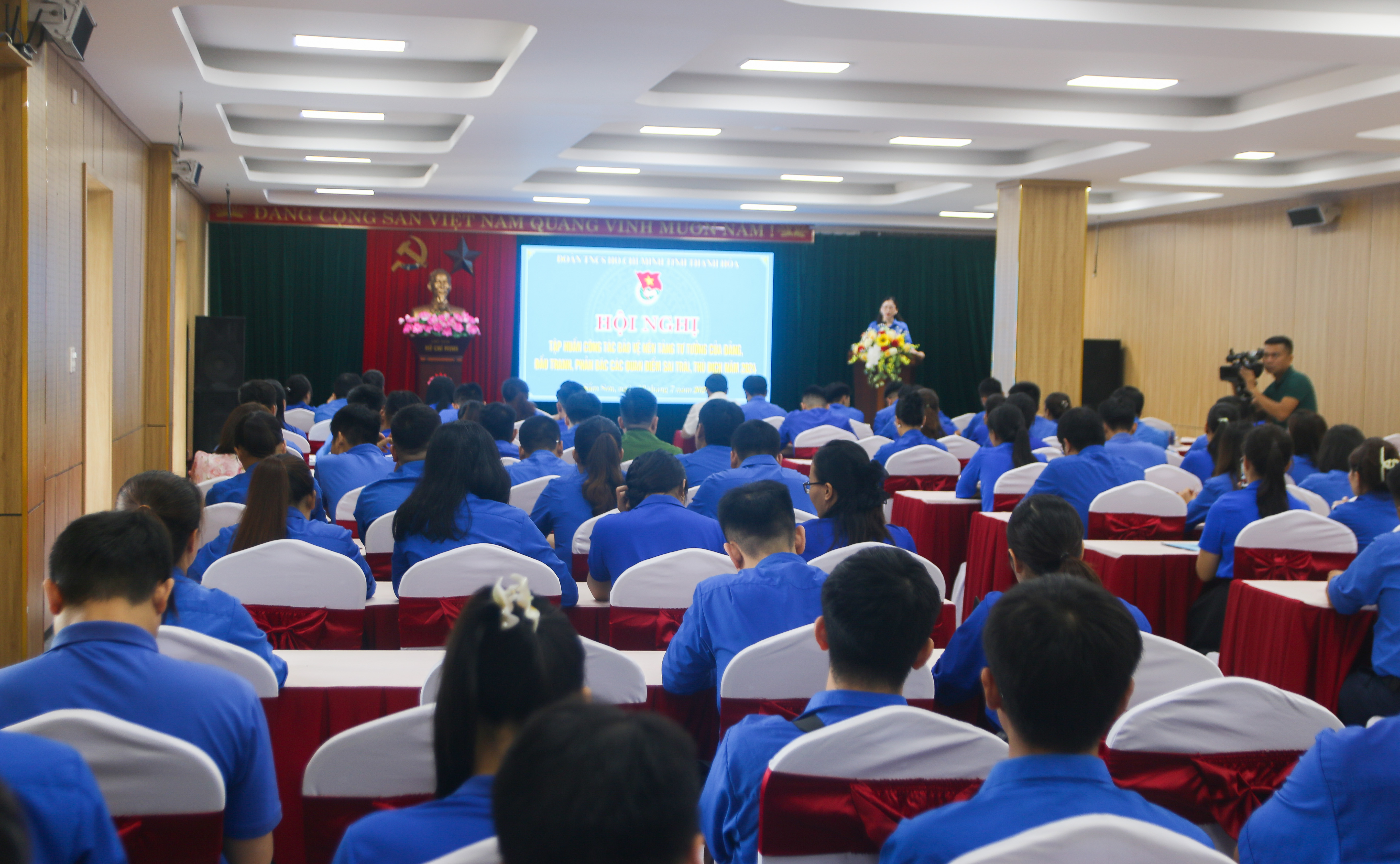 Trang bị kỹ năng đấu tranh phản bác các quan điểm sai trái, thù địch cho cán bộ, đoàn viên ...